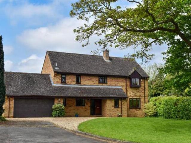 4 Bedroom Detached House For Sale In Collingtree