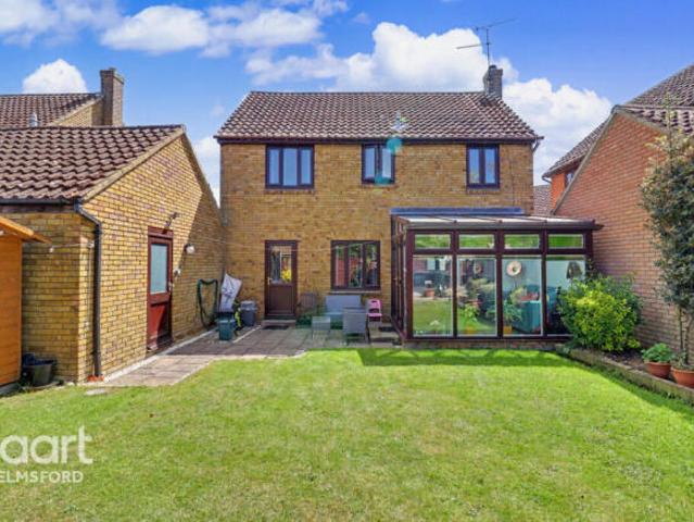 4 bedroom detached house for sale in Colyers Reach, Chelmsford, CM2