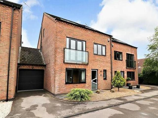 4 Bedroom Detached House For Sale In Common Lane