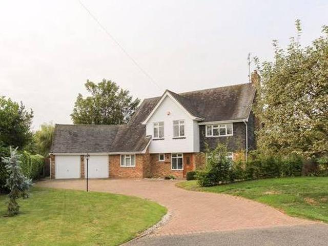 4 bedroom detached house for sale in Common Lane Stock Village CM4