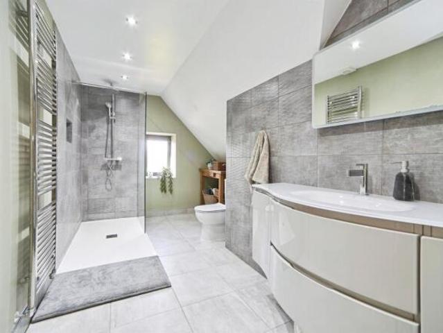 4 bedroom detached house for sale in Cookridge Avenue, Leeds, LS16