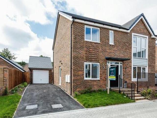 4 Bedroom Detached House For Sale In Copthorne, West Sussex
