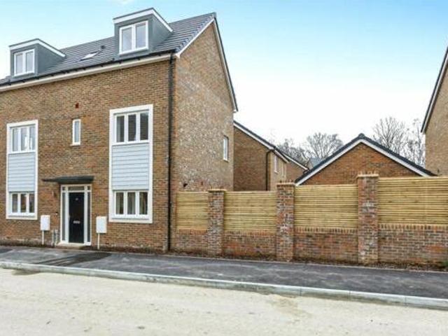 4 Bedroom Detached House For Sale In Copthorne, West Sussex