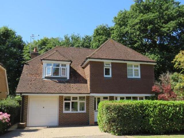4 Bedroom Detached House For Sale In Copthorne