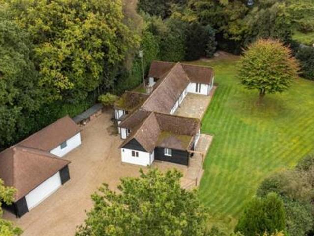 4 Bedroom Detached House For Sale In Copthorne