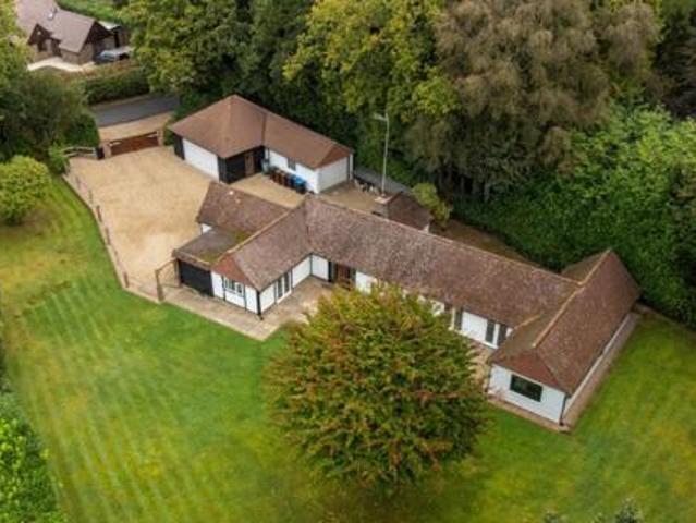 4 Bedroom Detached House For Sale In Copthorne