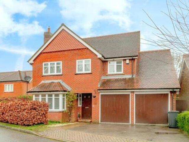4 Bedroom Detached House For Sale In Copthorne