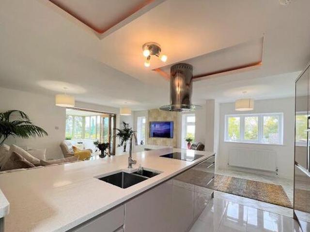 4 Bedroom Detached House For Sale In Corfe Mullen