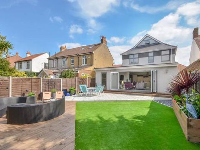 4 bedroom detached house for sale in Cosham Hampshire PO6