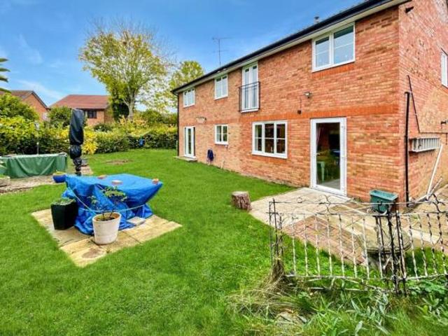 4 bedroom detached house for sale in Catesby Green, Luton, Bedfordshire, LU3 4DP, LU3