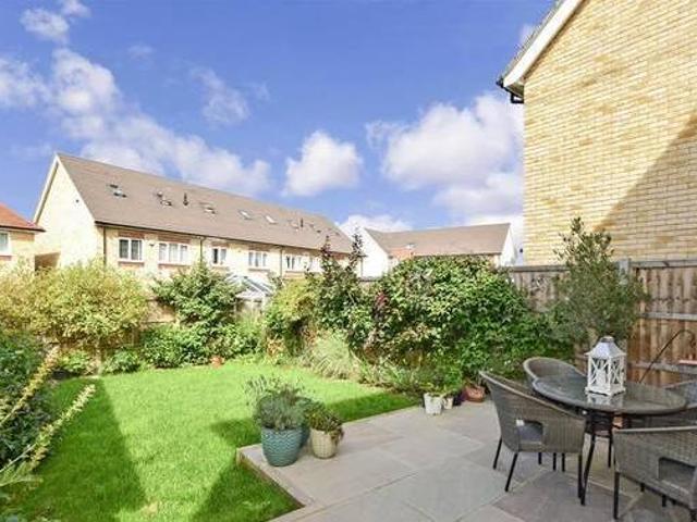 4 bedroom detached house for sale in Catherine Howard Close Aylesford Kent ME20