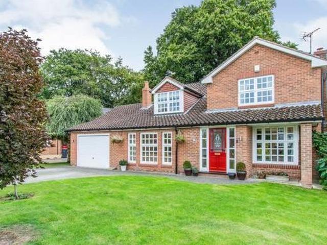 4 bedroom detached house for sale in Cavendish Close Bawtry Doncaster DN10