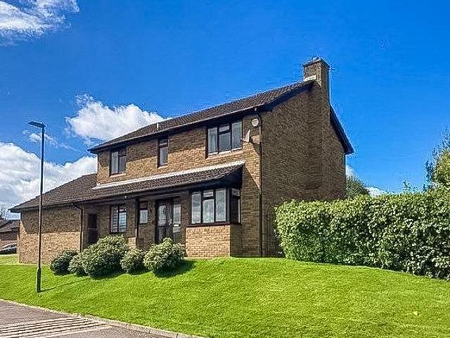 4 Bedroom Detached House For Sale In Cam
