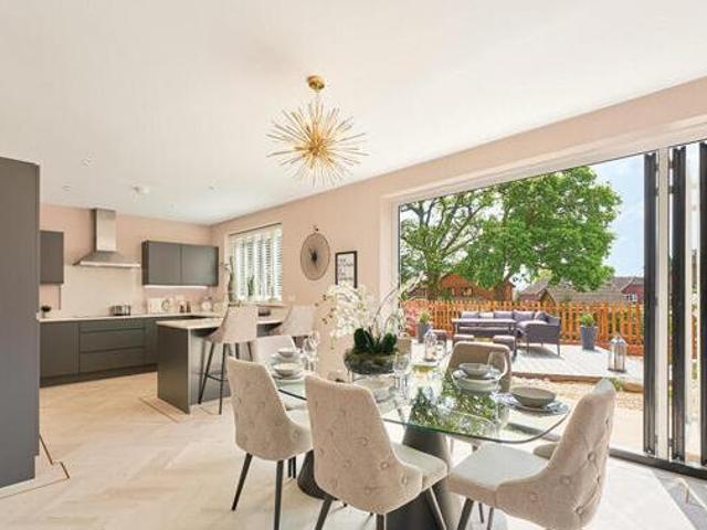 4 Bedroom Detached House For Sale In Cam