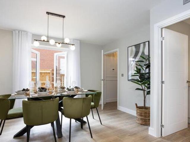 4 Bedroom Detached House For Sale In Cam
