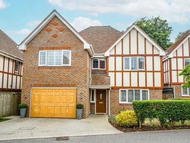4 bedroom detached house for sale in Campkin Gardens St LeonardsOnSea TN37