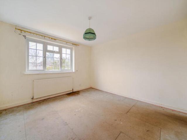 4 bedroom detached house for sale in Camrose Close, Croydon, Surrey, CR0
