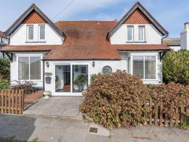 4 bedroom detached house for sale in Carlton Hill, Herne Bay, CT6
