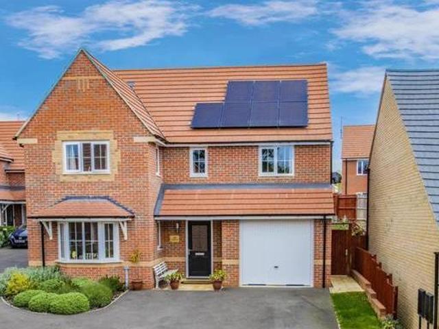 4 bedroom detached house for sale in Cartmel Drive Oakley Vale NN18