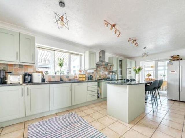 4 Bedroom Detached House For Sale In Carterton, Oxfordshire