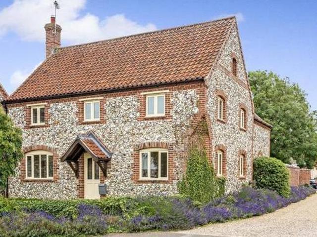 4 bedroom detached house for sale in Castle Acre Norfolk PE32