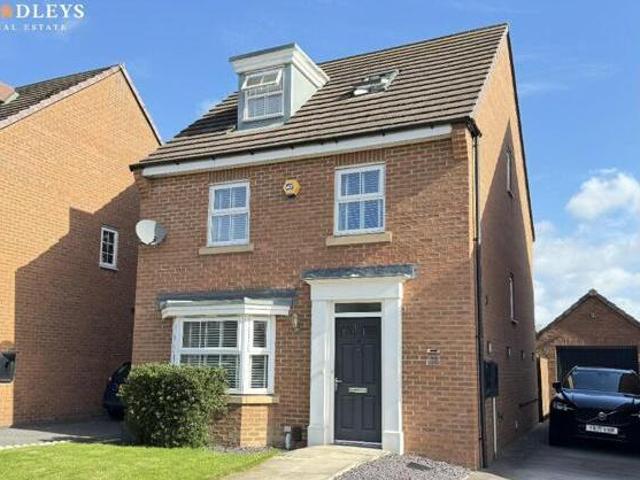 4 Bedroom Detached House For Sale In Castleford, West Yorkshire