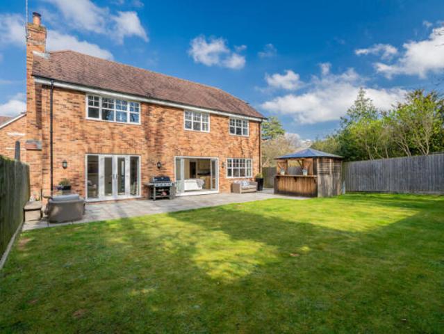 4 bedroom detached house for sale in Cedar Court, Newport Pagnell, Milton Keynes MK14