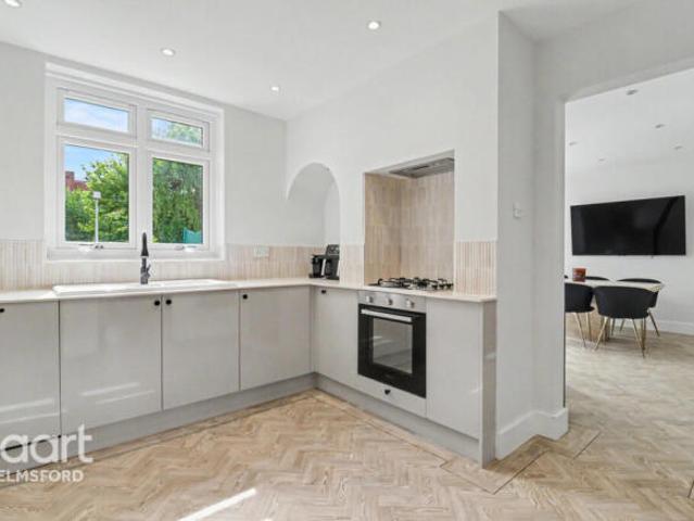 4 bedroom detached house for sale in Cedar Avenue, Chelmsford, CM1