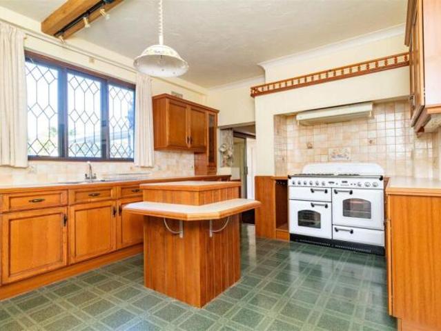 4 bedroom detached house for sale in Central Avenue, Worthing, BN14
