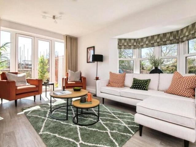4 bedroom detached house for sale in Chudleigh Road, Alphington, Exeter, Devon, EX2