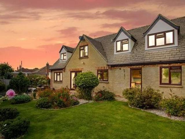 4 bedroom detached house for sale in Church Close Farmoor Oxford OX2 OX2