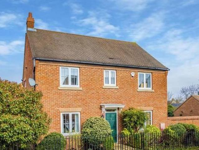 4 bedroom detached house for sale in Church Farm Avenue Wilstead Bedford MK45