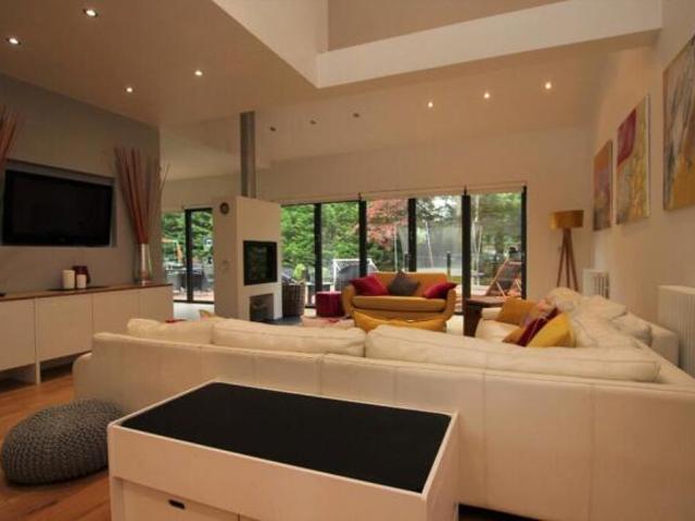4 bedroom detached house for sale in Church Road, Giffnock, Glasgow, East Renfrewshire, G46