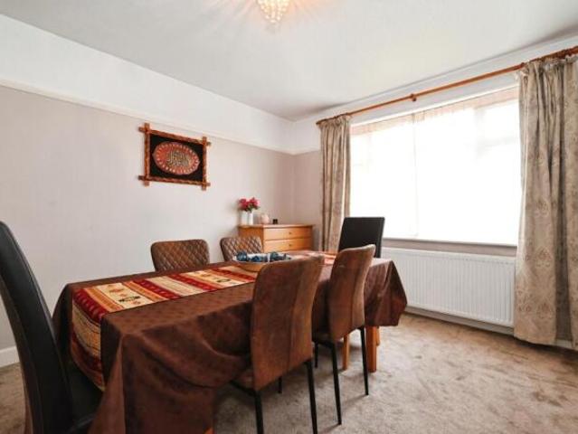 4 bedroom detached house for sale in Church Road, Reading, RG6