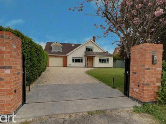 4 bedroom detached house for sale in Church Street Long Bennington NG23