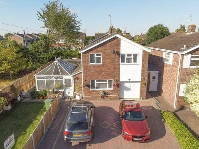 4 bedroom detached house for sale in Chalgrove OX44