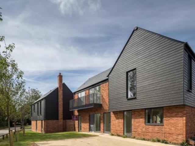 4 bedroom detached house for sale in Channels Drive Chelmsford CM3 3FU CM3