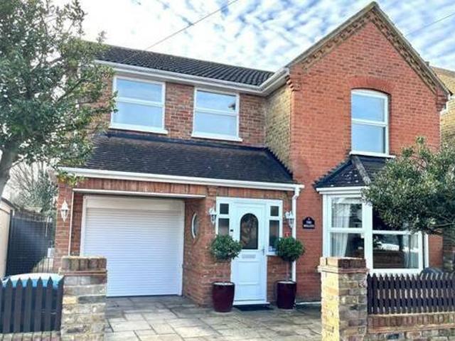 4 bedroom detached house for sale in Chandos Road StainesuponThames Surrey TW18