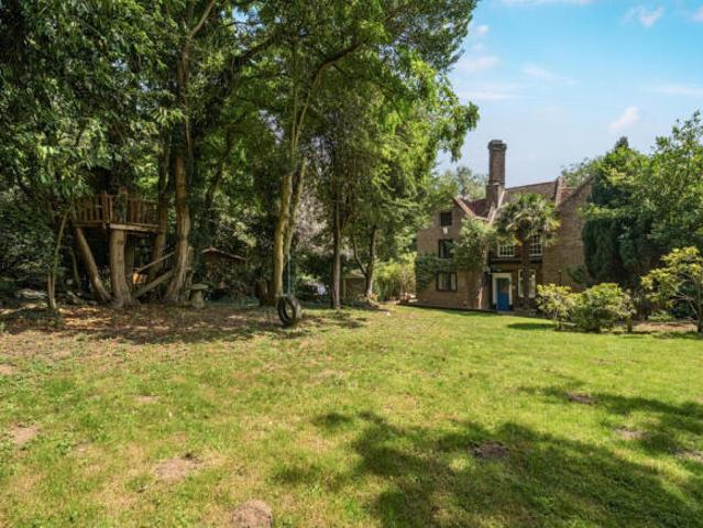 4 bedroom detached house for sale in Chapmans Lane, Orpington, BR5