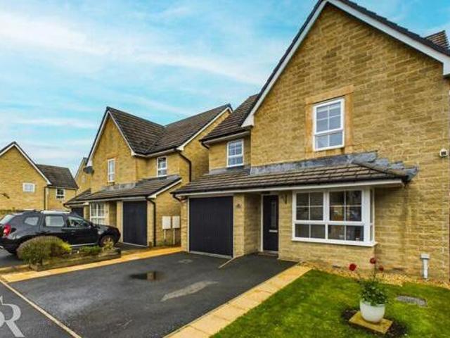 4 Bedroom Detached House For Sale In Chapel en le frith
