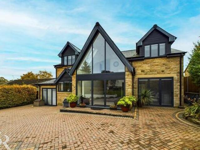 4 Bedroom Detached House For Sale In Chapel en le frith