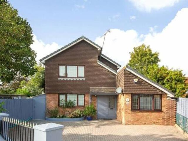 4 Bedroom Detached House For Sale In Charlton