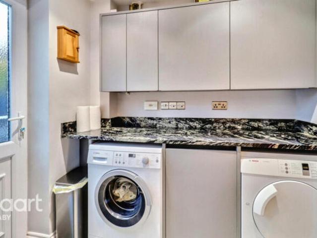 4 bedroom detached house for sale in Charles Way, Leicester, LE8