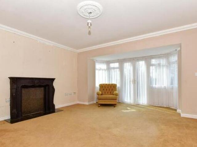 4 Bedroom Detached House For Sale In Chartfields, Ashford