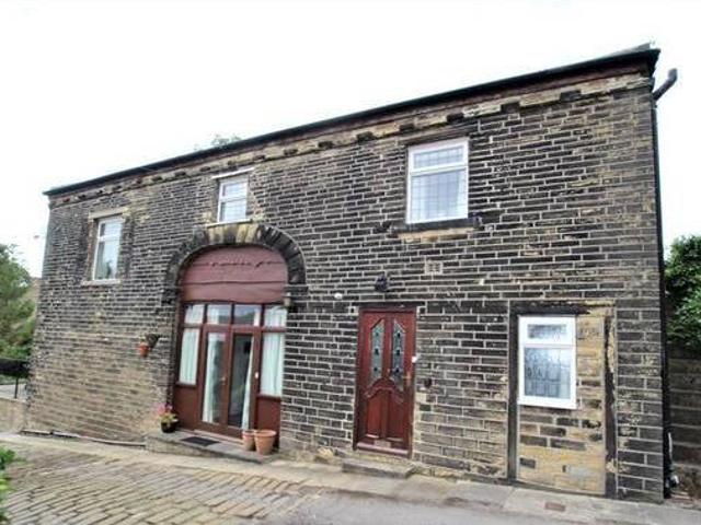 4 bedroom detached house for sale in Chat Hill Road Thornton Bradford BD13