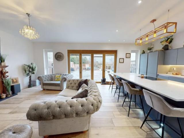 5 bedroom detached house for sale in Chatham Road, Sandling, Maidstone, ME14