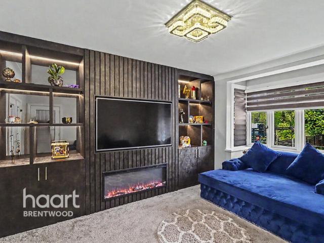 4 bedroom semi detached house for sale in Chelmsford Road, Brentwood, CM15