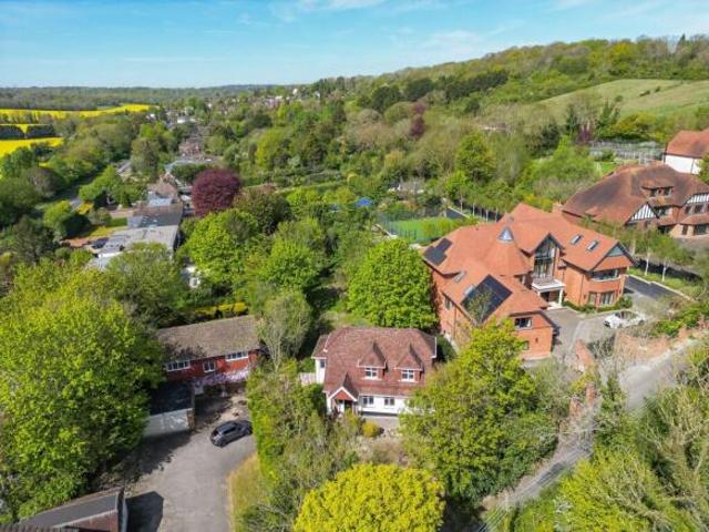 4 bedroom detached house for sale in Chelsfield Hill, Orpington, BR6