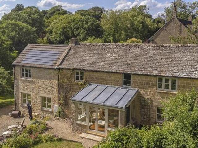4 Bedroom Detached House For Sale In Cheltenham, Gloucestershire