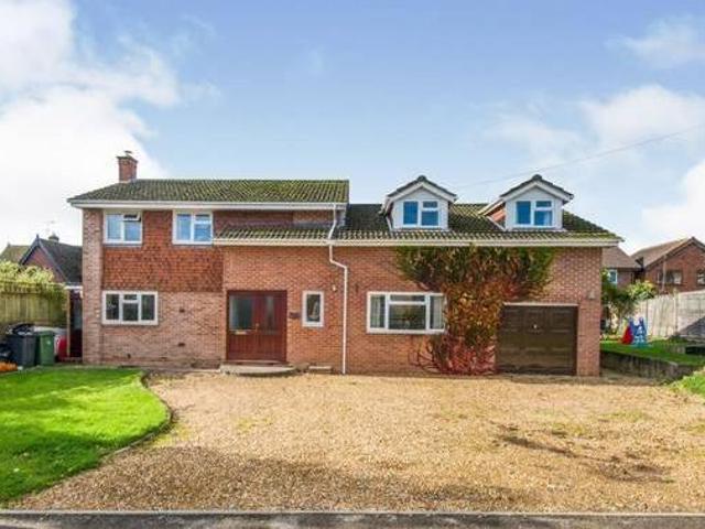 4 bedroom detached house for sale in Chestnut Avenue Colden Common Winchester SO21